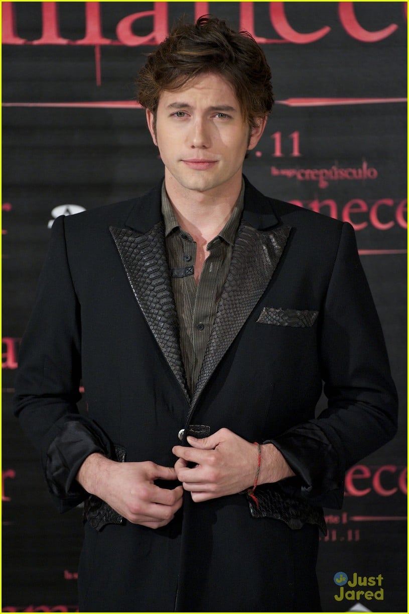 Nikki Reed & Jackson Rathbone: Madrid Mates | Photo 444761 - Photo ...