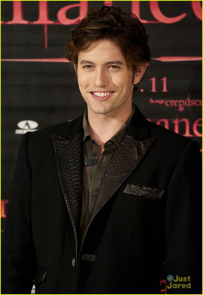 Nikki Reed & Jackson Rathbone: Madrid Mates | Photo 444769 - Photo ...