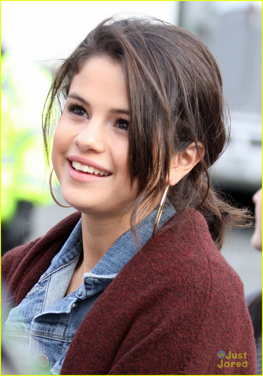 Full Sized Photo of selena gomez flower victoria 02 | Selena Gomez is a ...