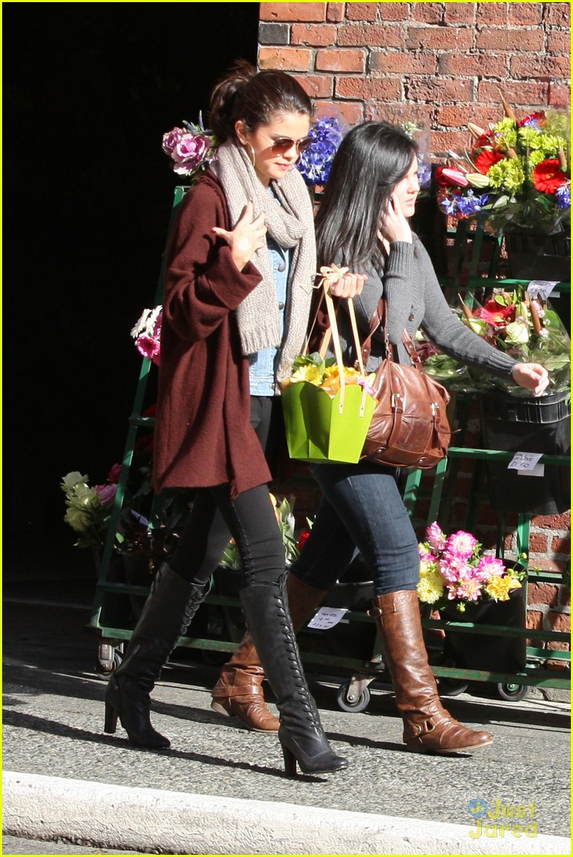 Full Sized Photo of selena gomez flower victoria 05 | Selena Gomez is a ...