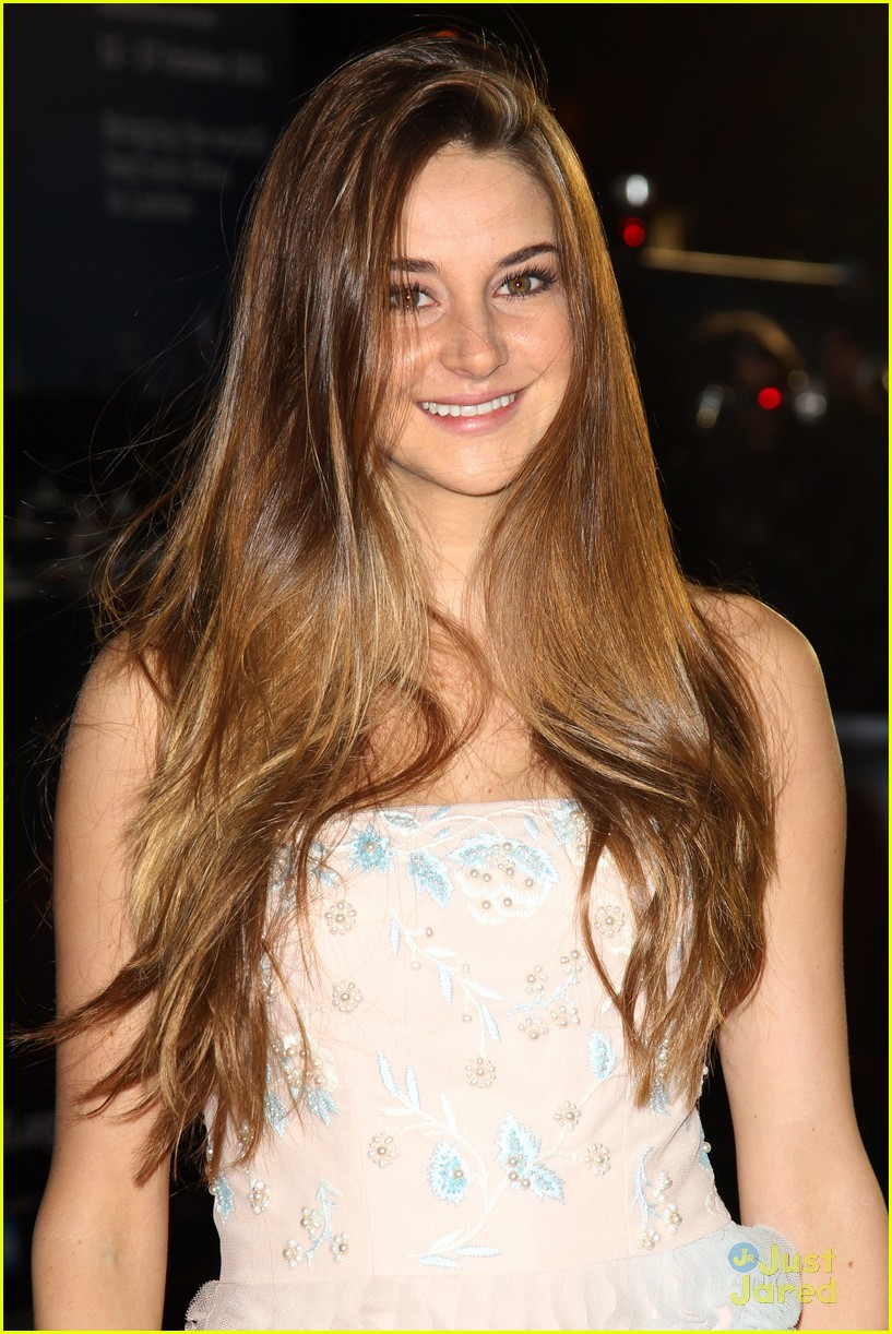 Shailene Woodley: Dior Darling at 'Descendents' Premiere | Photo 443322 ...