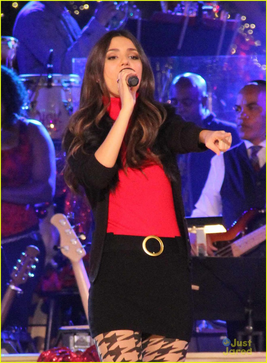 Victoria Justice: The Grove's Tree Lighting | Photo 447339 - Photo ...