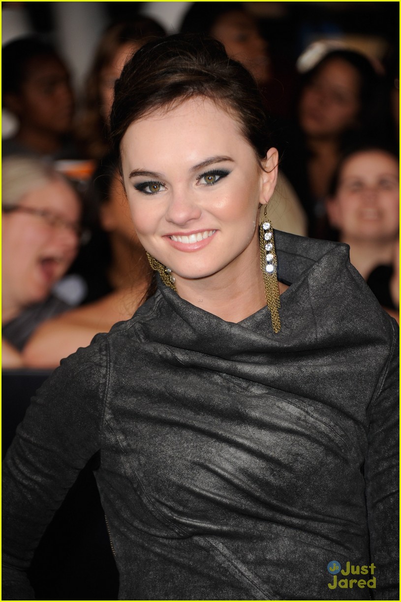 Madeline Carroll: 'Mr. Popper's Penguins' on DVD in December! | Photo ...