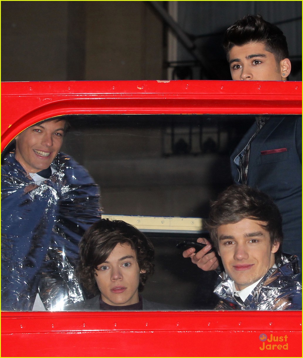 Full Sized Photo of one direction tourbus 02 | One Direction: Filming ...