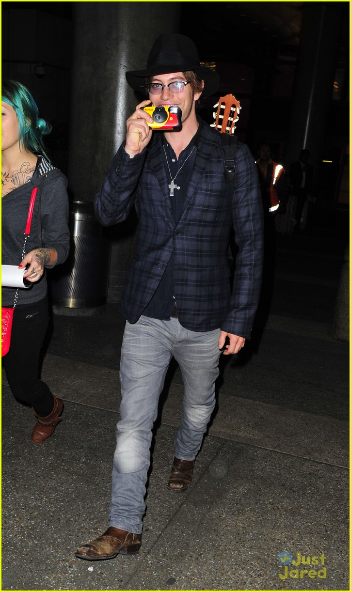 Nikki Reed & Jackson Rathbone: LAX Landing | Photo 445322 - Photo ...