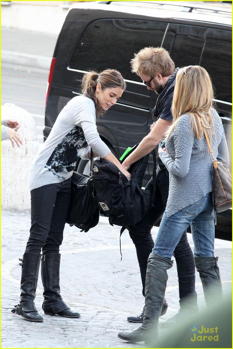 Nikki Reed & Jackson Rathbone Tour Rome | Photo 445192 - Photo Gallery ...