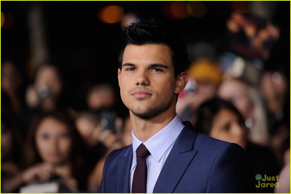 Taylor Lautner: 'Breaking Dawn' Premiere! | Photo 447565 - Photo ...