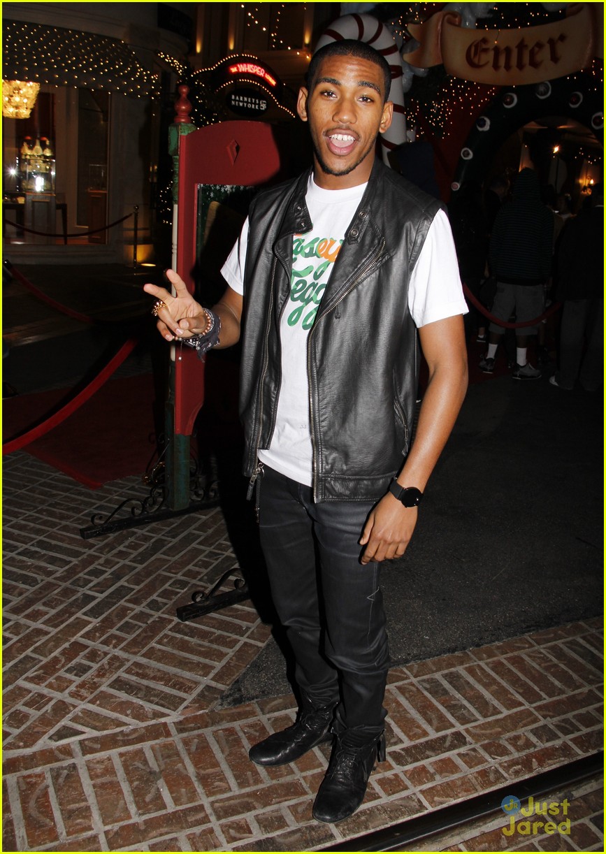 Brandon Smith 'Lets It Shine' at The Grove | Photo 450199 - Photo ...