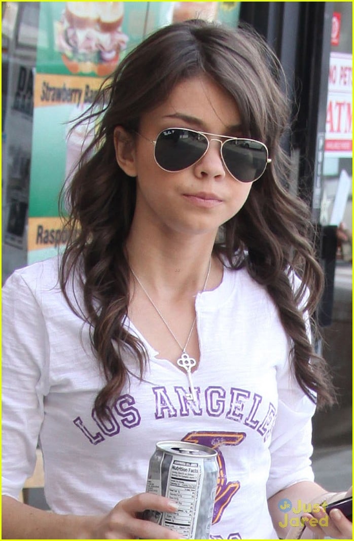 Full Sized Photo of sarah hyland mascara 03 | Sarah Hyland's Beauty ...