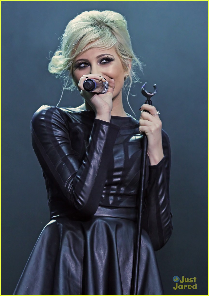 Pixie Lott: Jingle Ball Beauty | Photo 450719 - Photo Gallery | Just ...
