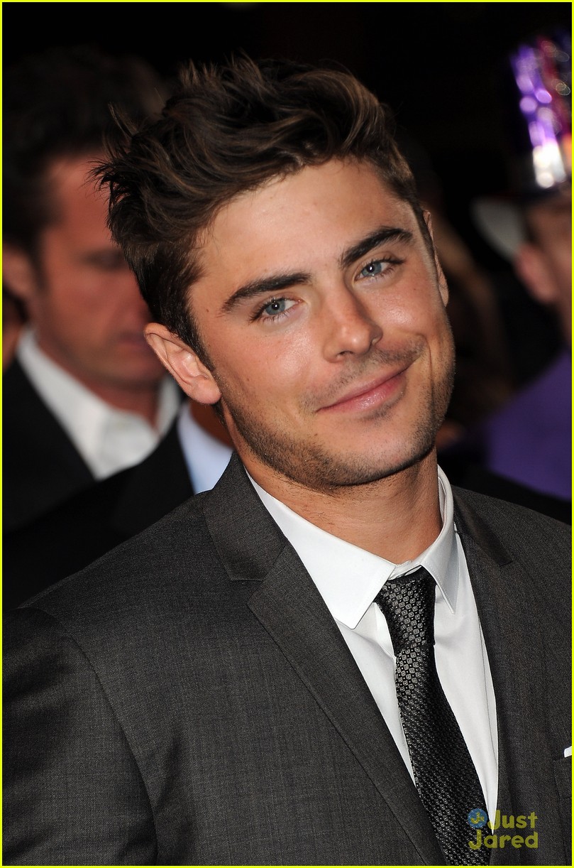 Full Sized Photo of zac efron new years eve premiere 05 | Zac Efron ...