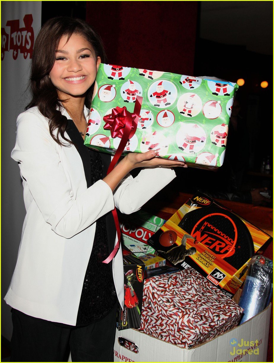 Zendaya: Pastry Party with Madison Pettis! | Photo 451760 - Photo ...