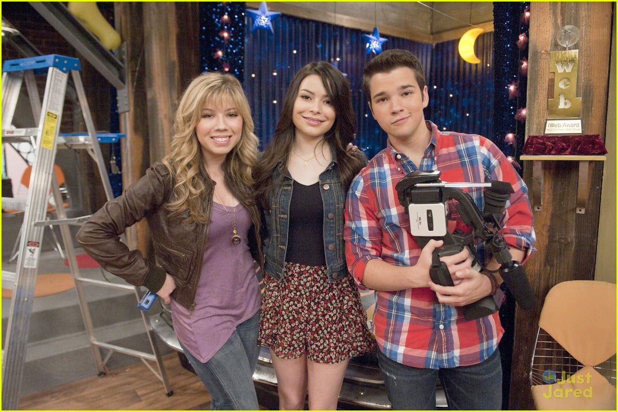 Noah Munck Takes Flight on 'iCarly' | Photo 456355 - Photo Gallery ...