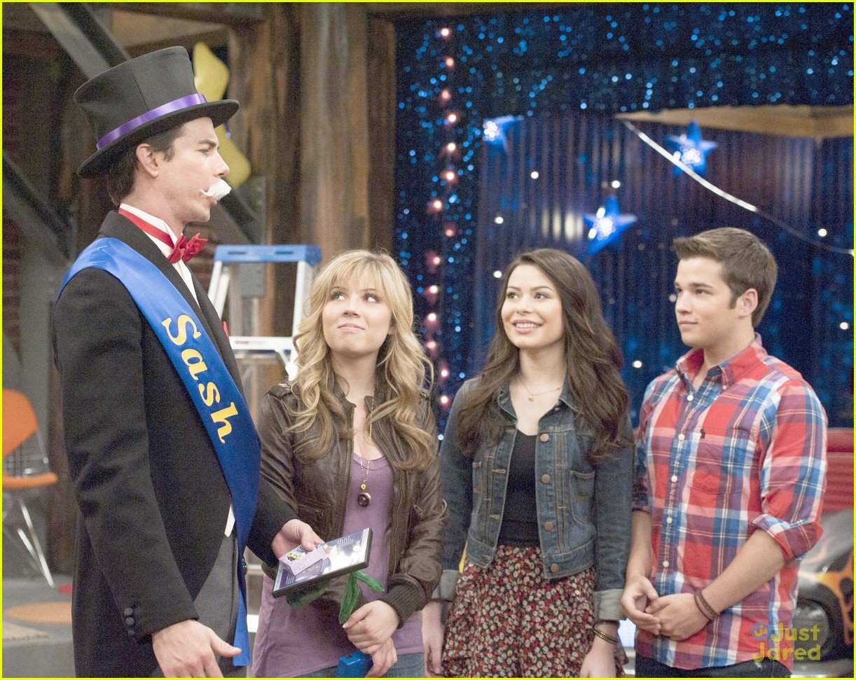 Noah Munck Takes Flight on 'iCarly' | Photo 456357 - Photo Gallery ...