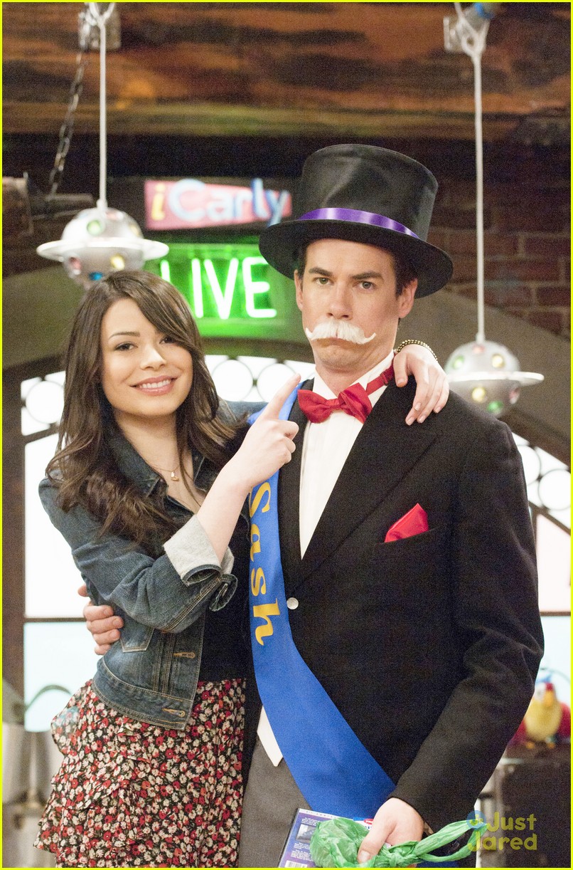 Noah Munck Takes Flight on 'iCarly' | Photo 456358 - Photo Gallery ...