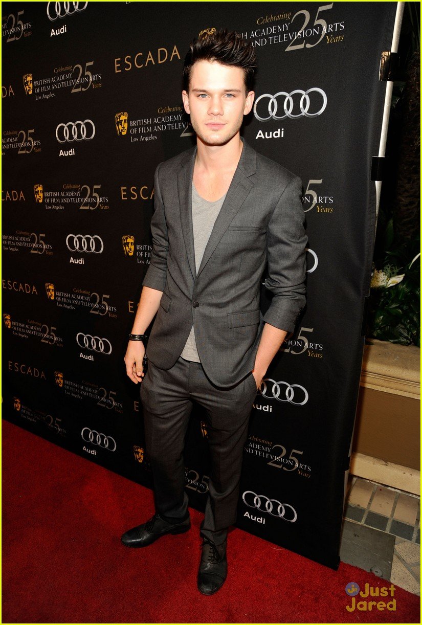 Jeremy Irvine: AFI & Critics' Choice Awards 2012! | Photo 455522 ...
