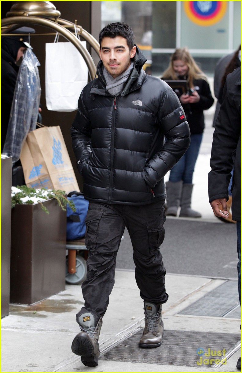 Joe & Nick Jonas: New York Knicks Night! | Photo 456871 - Photo Gallery ...