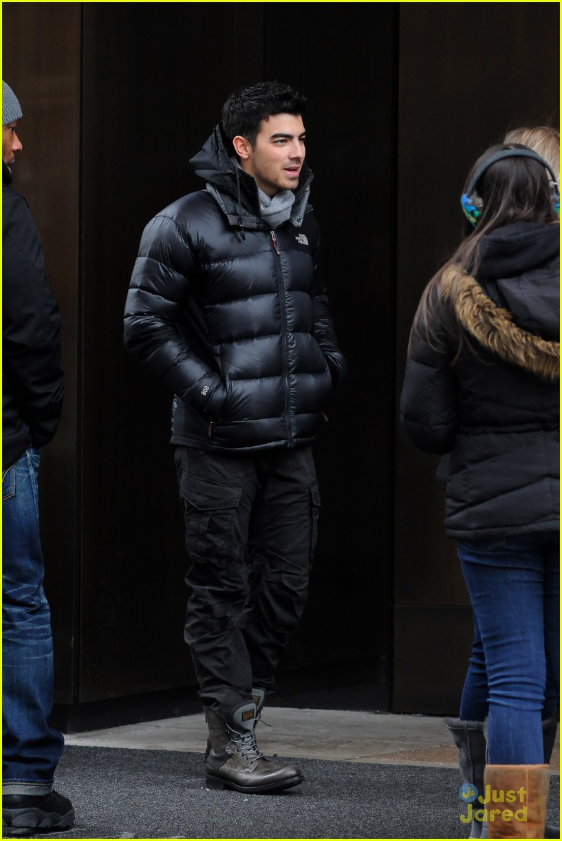 Joe & Nick Jonas: New York Knicks Night! | Photo 456875 - Photo Gallery ...