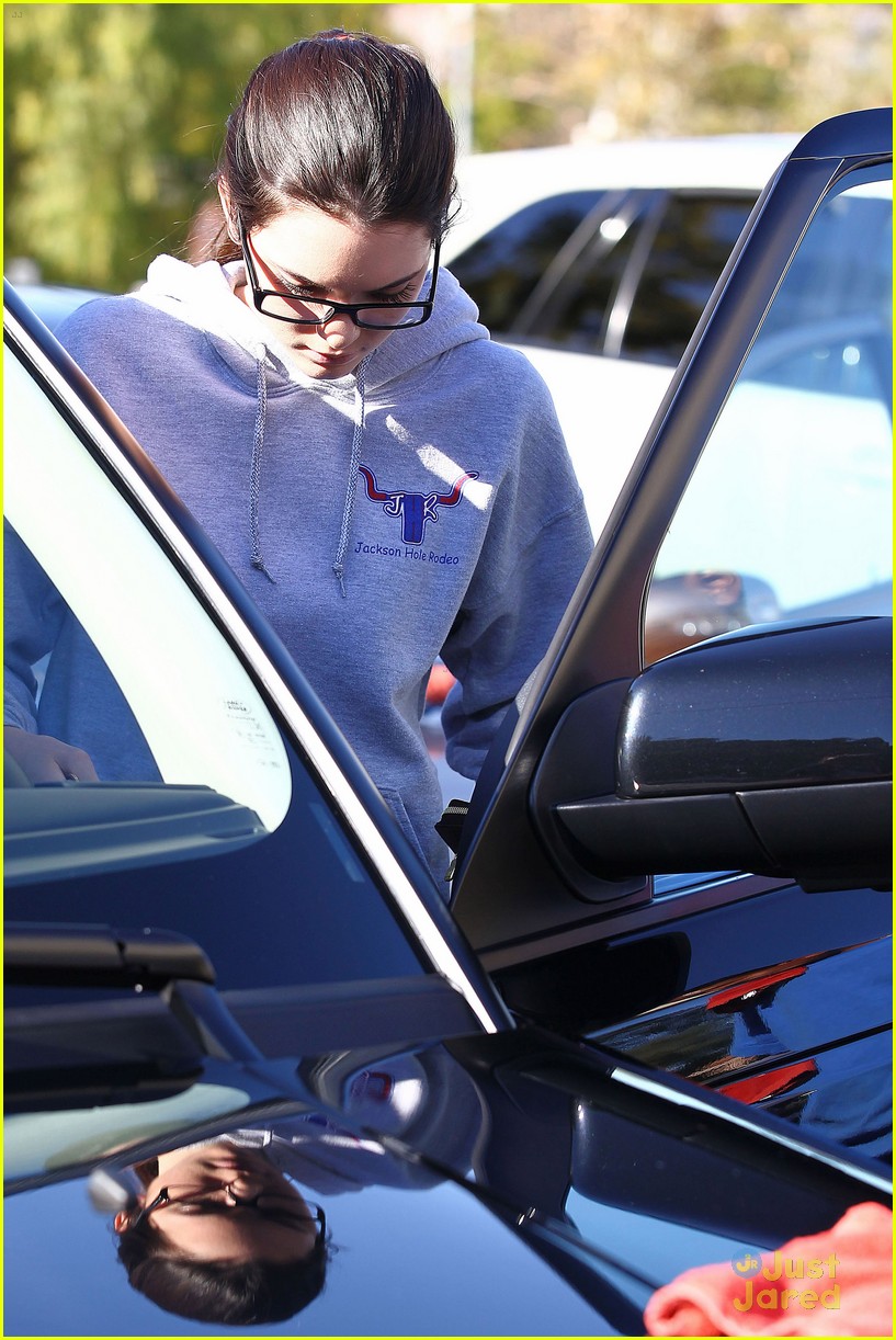 Kendall Jenner: Dog & Dash! | Photo 456306 - Photo Gallery | Just Jared Jr.