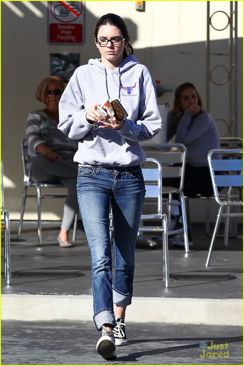 Kendall Jenner: Dog & Dash! | Photo 456319 - Photo Gallery | Just Jared Jr.