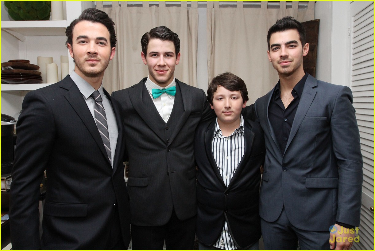 Nick Jonas: 'How To Succeed' with Joe and Kevin! | Photo 457151 - Photo ...