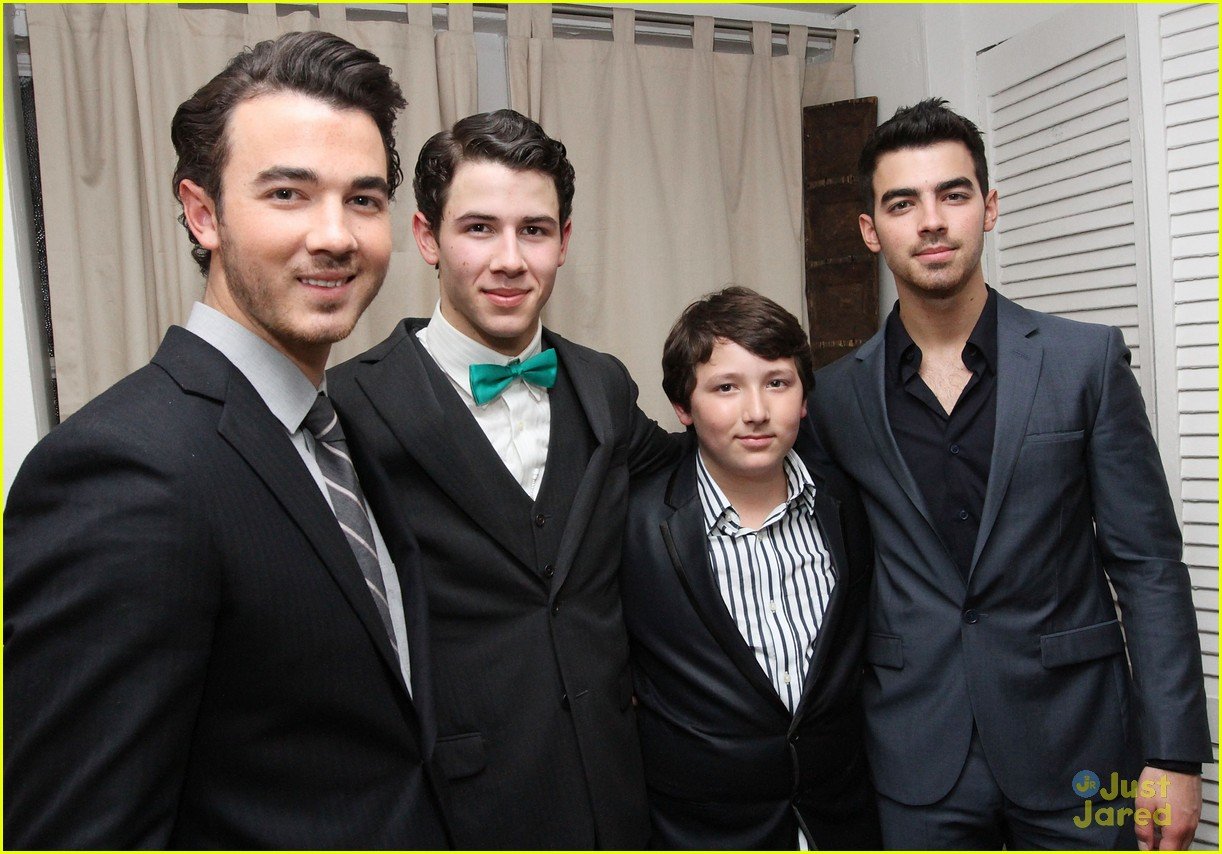 Nick Jonas: 'How To Succeed' with Joe and Kevin! | Photo 457155 - Photo ...