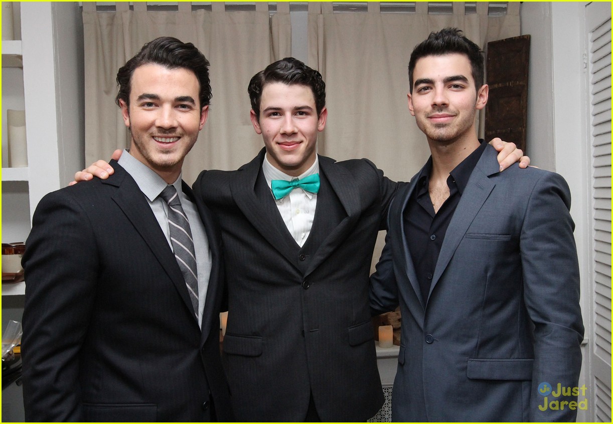 Nick Jonas: 'How To Succeed' with Joe and Kevin! | Photo 457156 - Photo ...