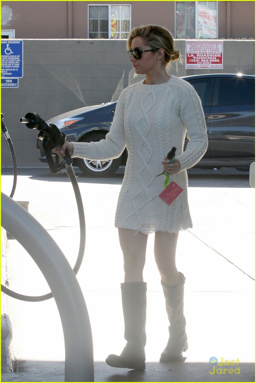 Full Sized Photo Of Ashley Tisdale Salon Smile 14 Ashley Tisdale Salon Smiles Just Jared Jr