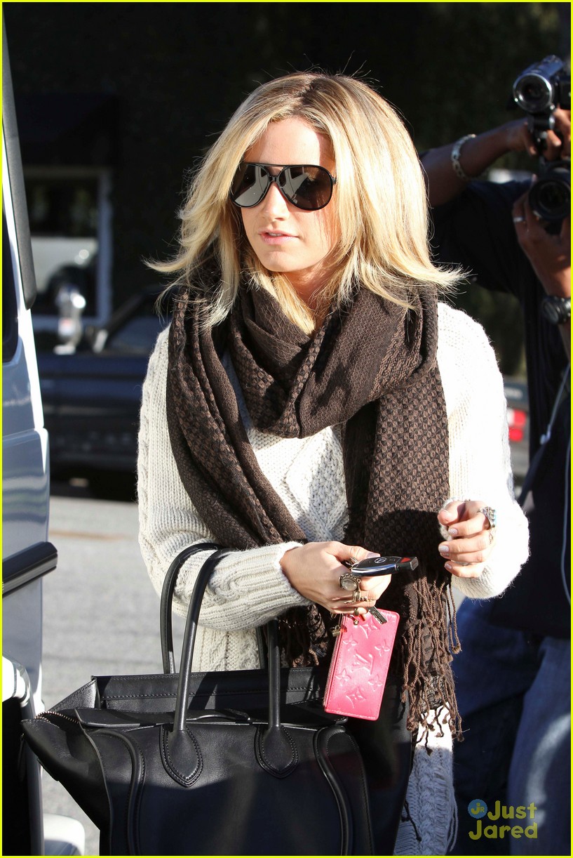 Ashley Tisdale: Salon Smiles | Photo 453806 - Photo Gallery | Just ...