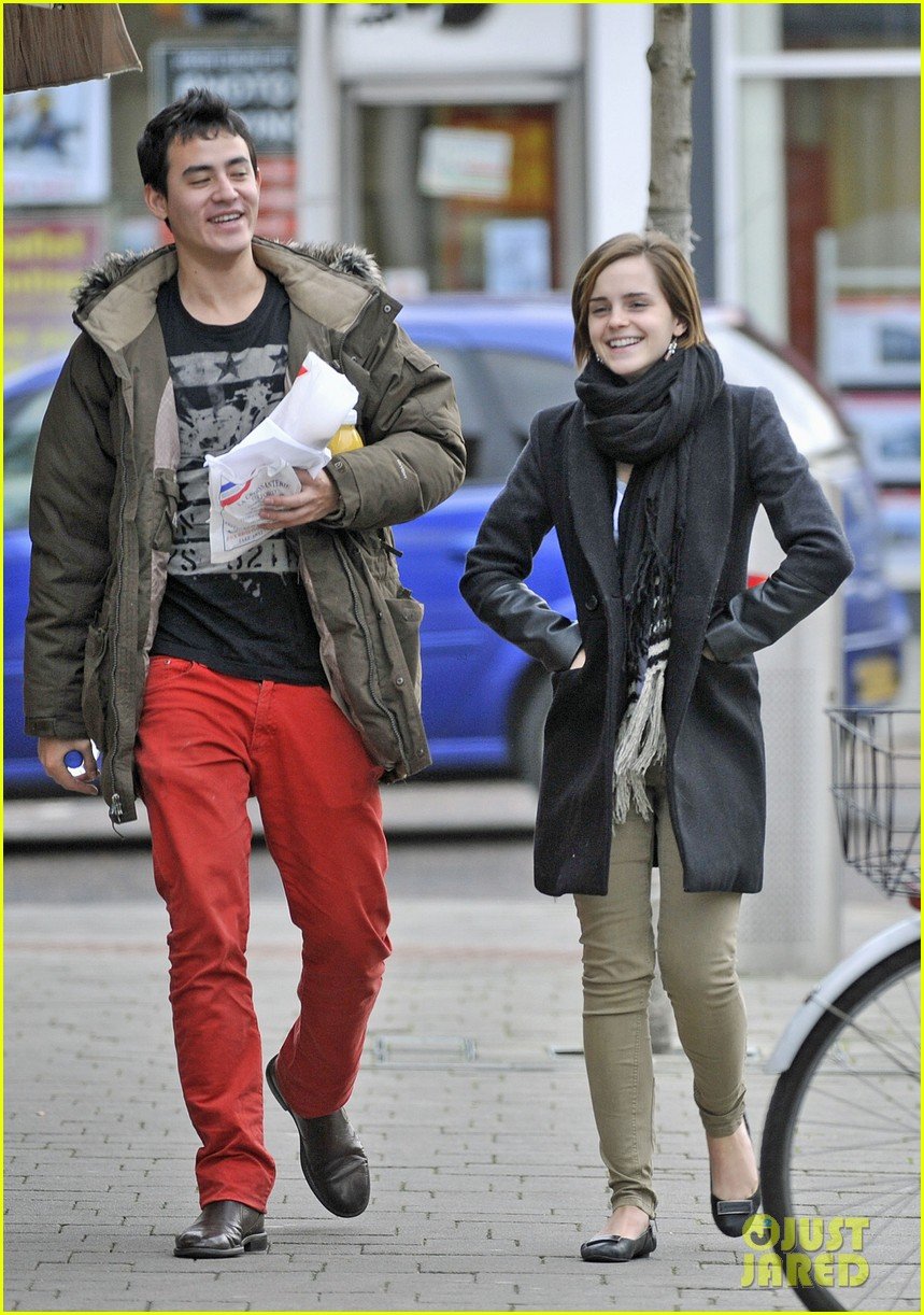 Emma Watson: Oxford Weekend with a Guy Friend! | Photo 454334 - Photo ...