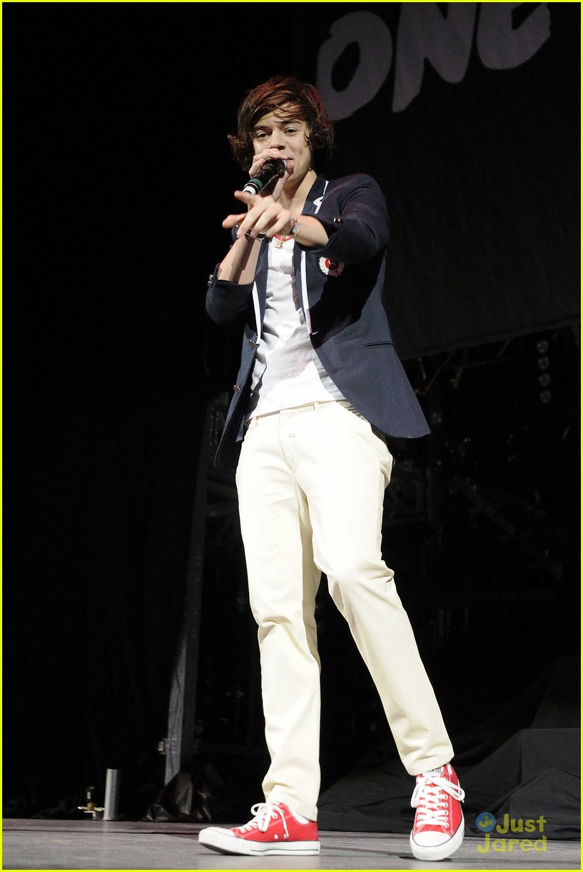 One Direction Takes Over New Music Live! | Photo 461999 - Photo Gallery ...