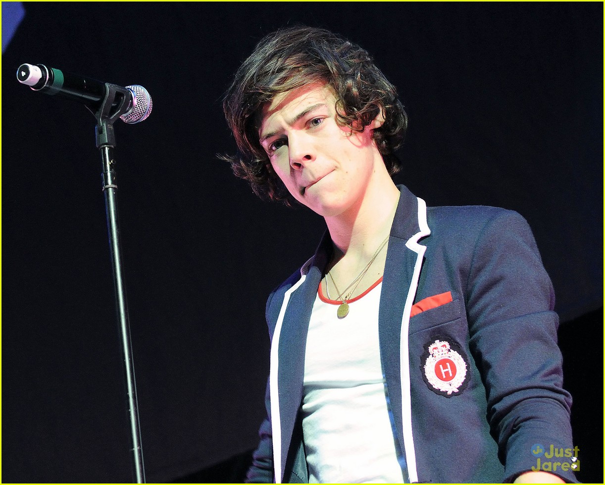 One Direction Takes Over New Music Live! | Photo 462017 - Photo Gallery ...