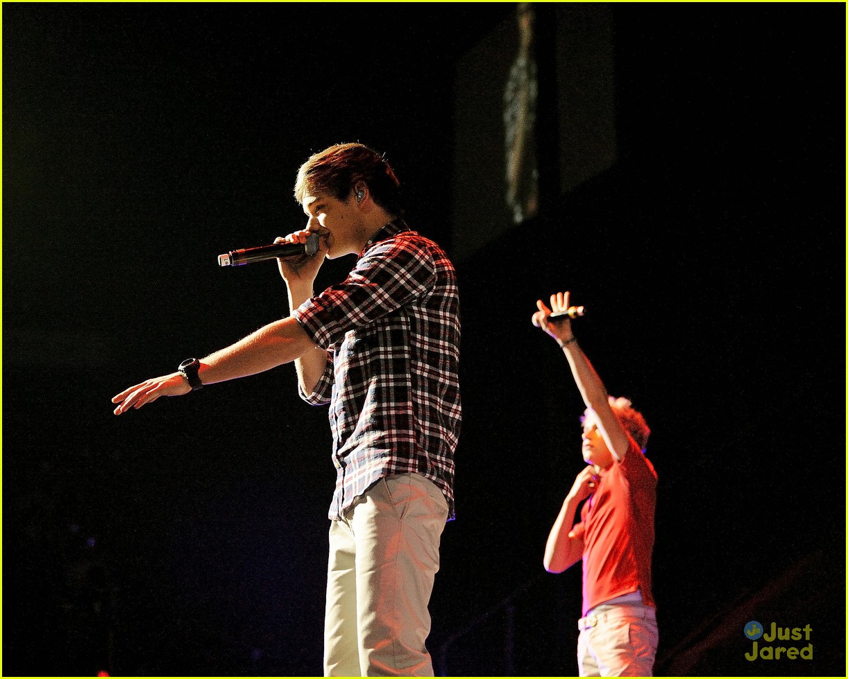 One Direction Takes Over New Music Live! | Photo 462019 - Photo Gallery ...