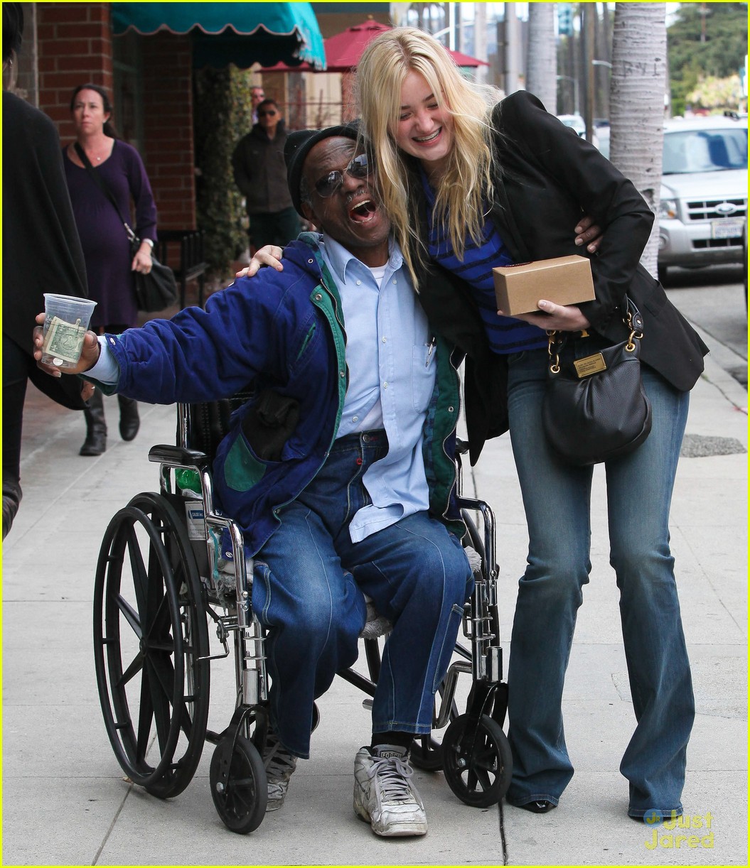 AJ Michalka: Hugs For the Homeless | Photo 459636 - Photo Gallery ...