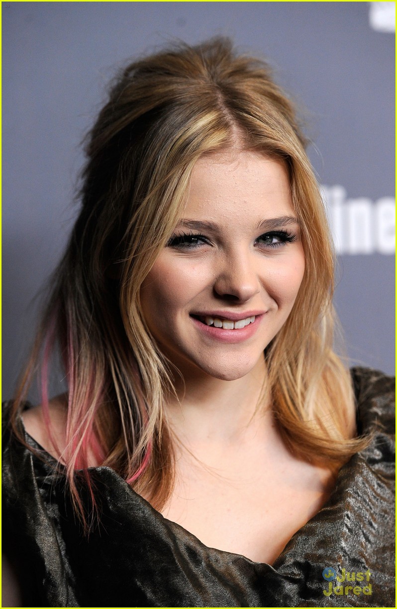 Chloe Moretz: Costume Designers Guild Awards 2012 | Photo 460910 ...
