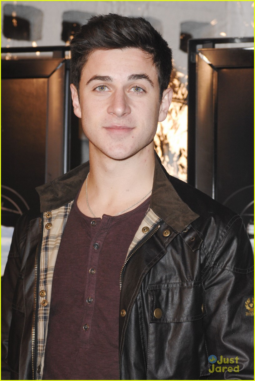 David Henrie: 'Act of Valor' Premiere | Photo 459854 - Photo Gallery ...