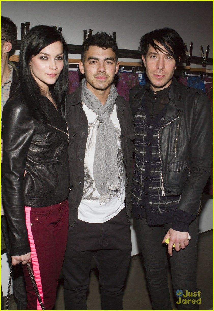 Joe Jonas: Front Row at Simon Spurr! | Photo 459482 - Photo Gallery ...