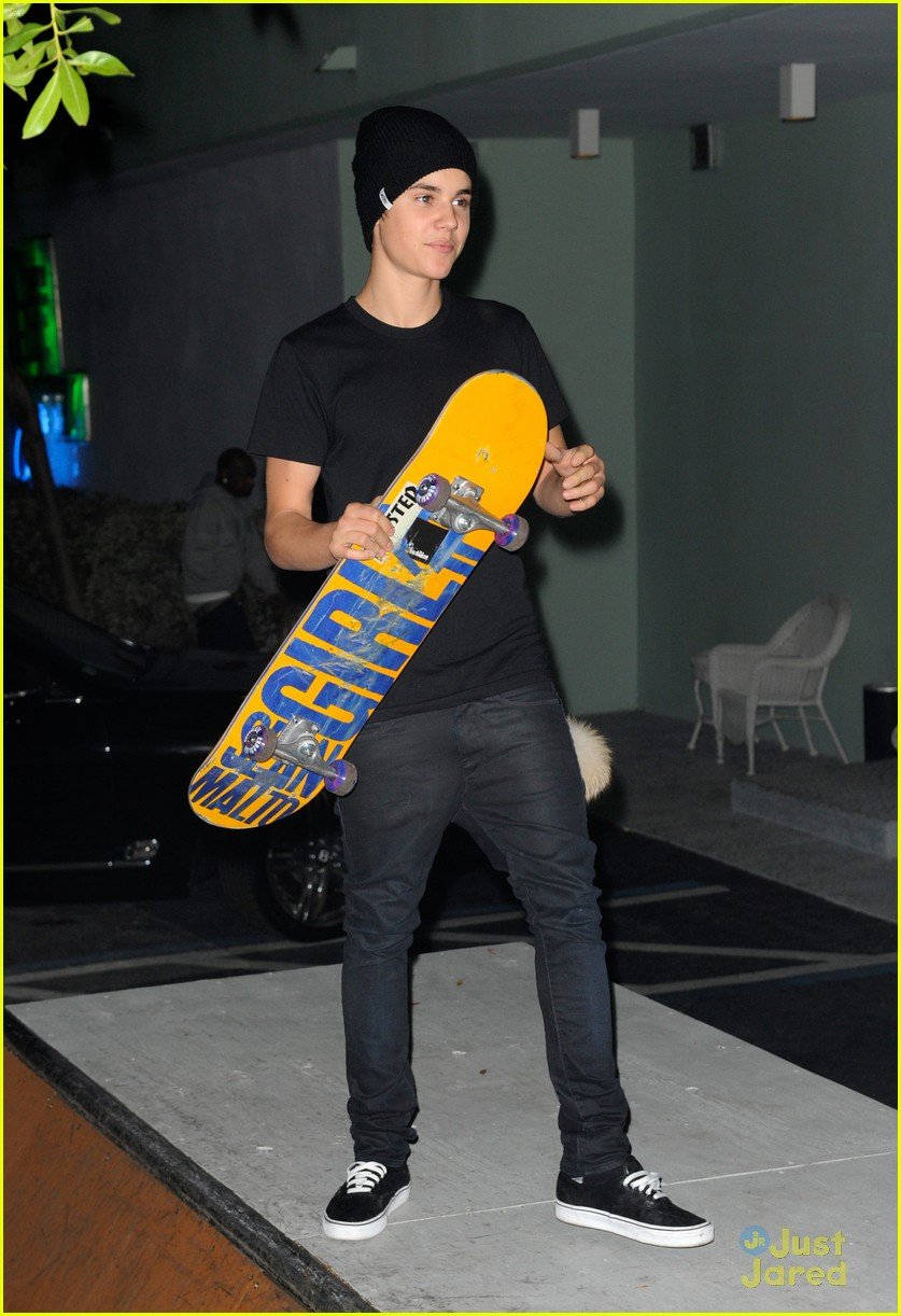 Justin Bieber: Skateboarding in Miami | Photo 458127 - Photo Gallery ...