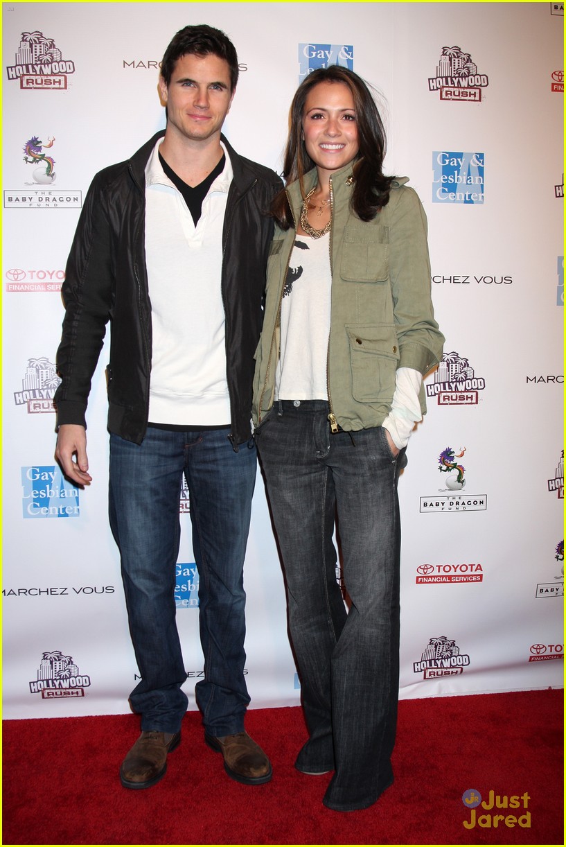 Robbie Amell & Italia Ricci: Hollywood Rush 2012 | Photo 460668 - Photo ...