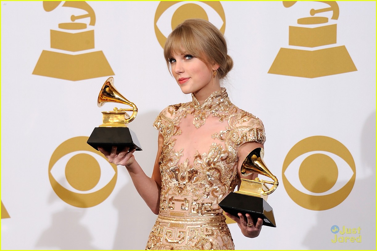 Taylor Swift -- Grammys 2012 Performance! | Photo 459521 - Photo ...