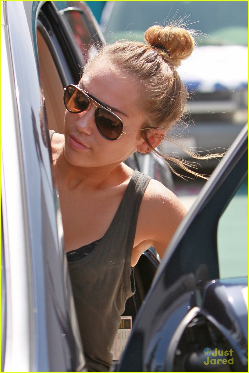 Miley Cyrus: Windsor Pilates Workout | Photo 466203 - Photo Gallery ...