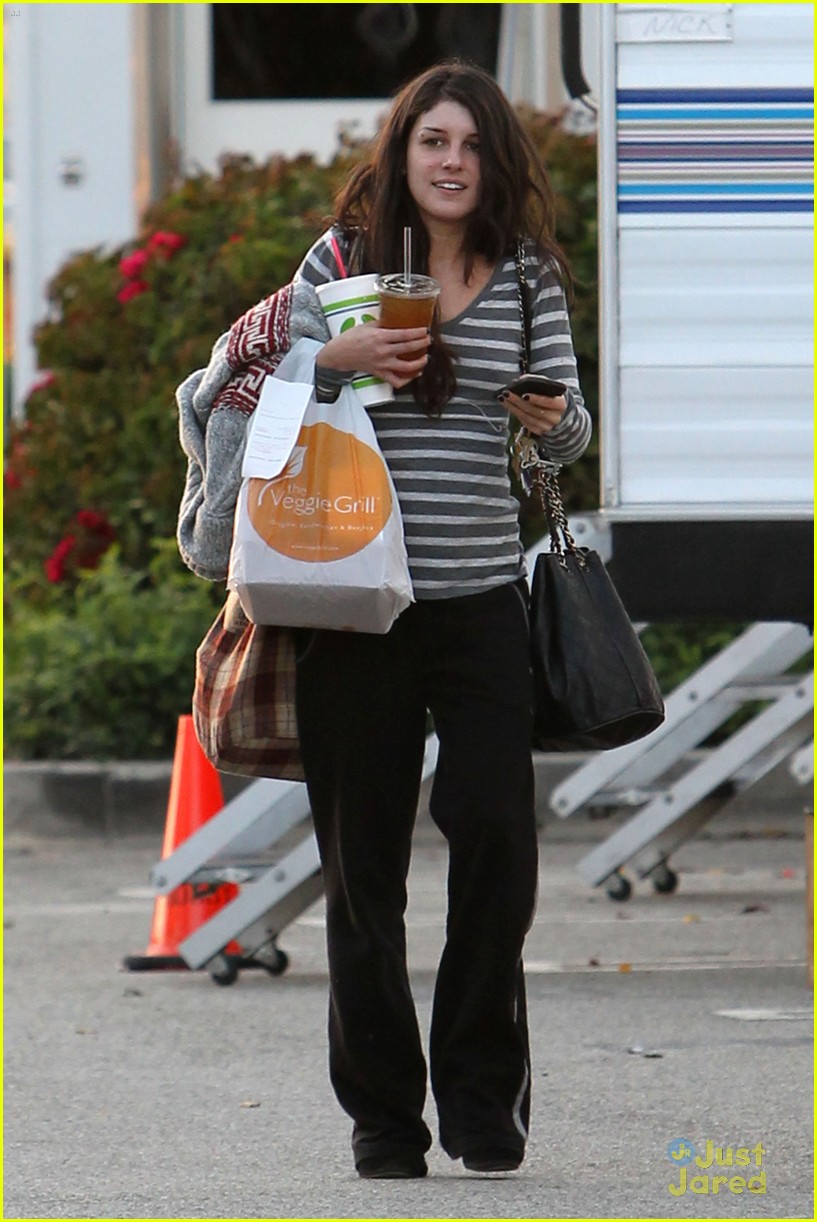 Shenae Grimes: 'Lily Collins Deserves All The Successes | Photo 465050 ...