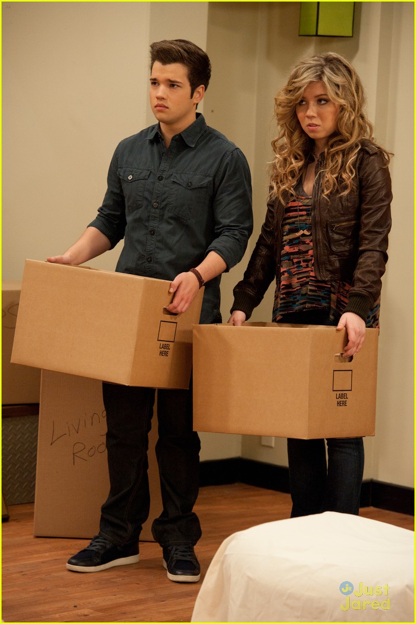 Miranda Cosgrove: iApril Fools on iCarly! | Photo 465323 - Photo ...