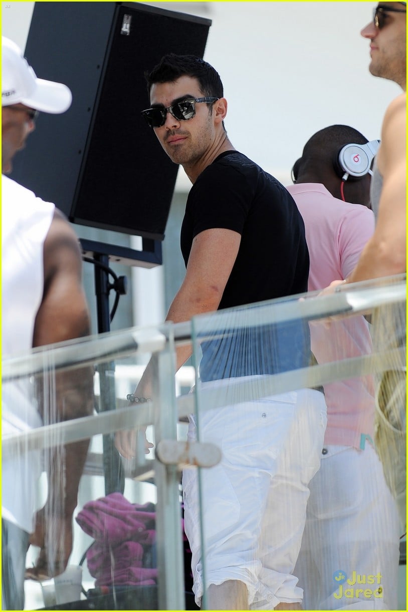 Joe Jonas: Victoria's Secret Spring Break Pool Party! | Photo 464117 ...