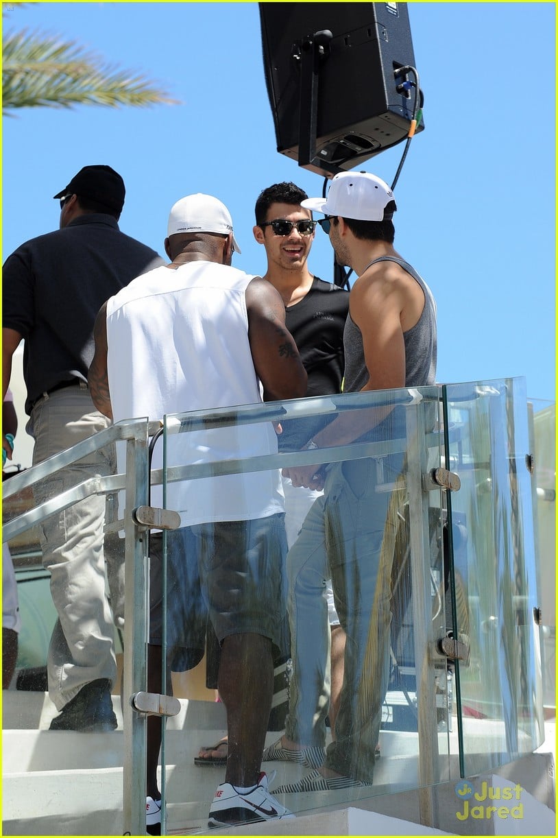 Joe Jonas: Victoria's Secret Spring Break Pool Party! | Photo 464122 ...