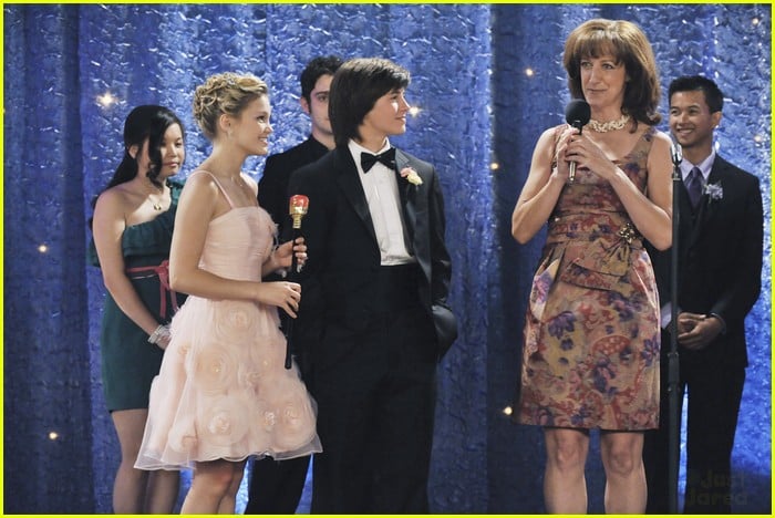 Leo Howard: Olivia Holt's 'Kickin It' King | Photo 463081 - Photo ...