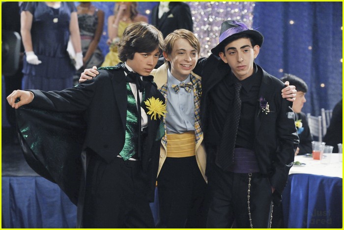 Leo Howard: Olivia Holt's 'Kickin It' King | Photo 463085 - Photo ...