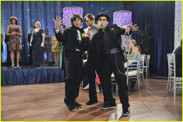Leo Howard: Olivia Holt's 'Kickin It' King | Photo 463087 - Photo Gallery | Just Jared Jr.