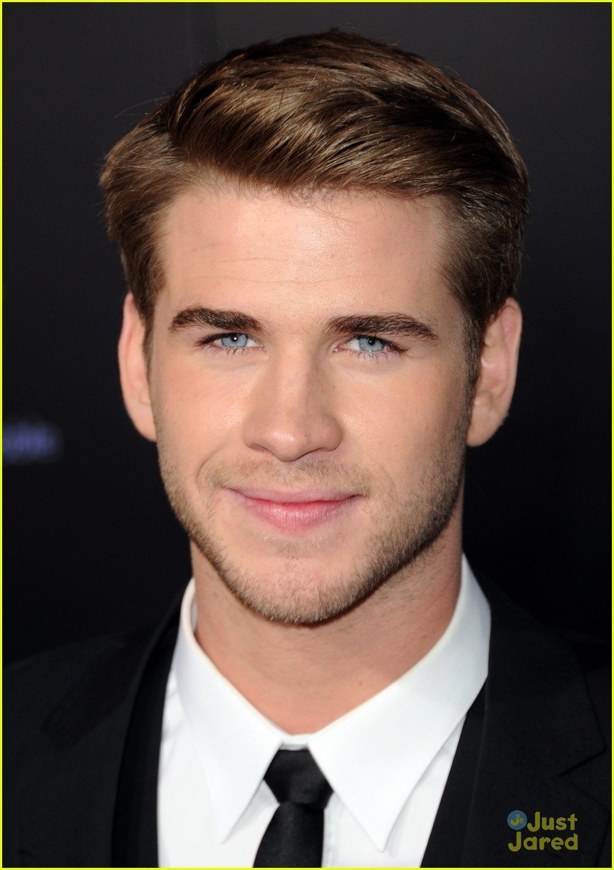 Liam Hemsworth & Miley Cyrus: 'The Hunger Games' Premiere Pair | Photo ...