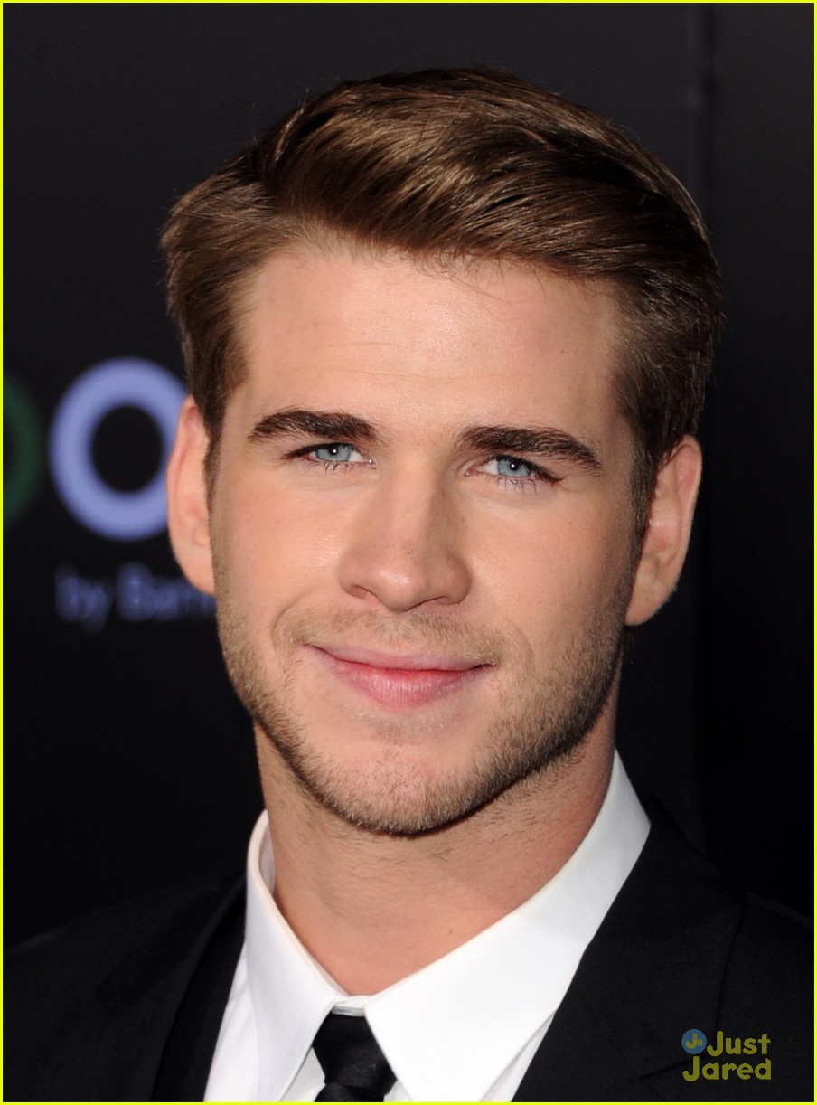Liam Hemsworth & Miley Cyrus: 'The Hunger Games' Premiere Pair | Photo ...